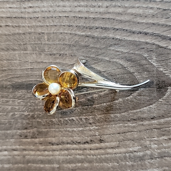 Sarah Coventry | Jewelry | Vintage Sarah Coventry Flower Brooch | Poshmark